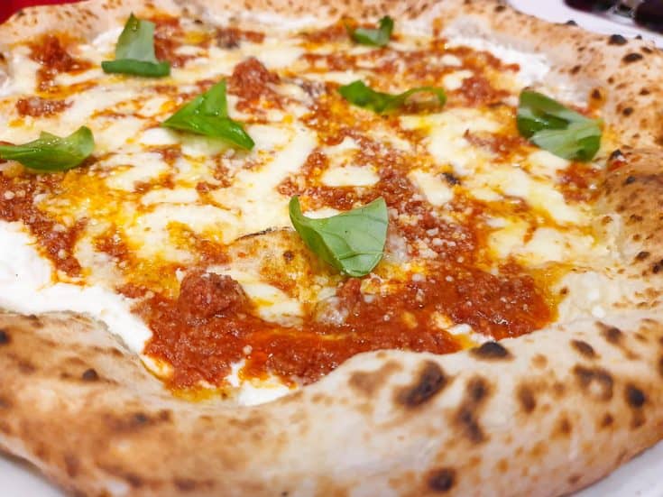 Naples Pizza Guide: Best Pizzerias & Pizza History for Travelers